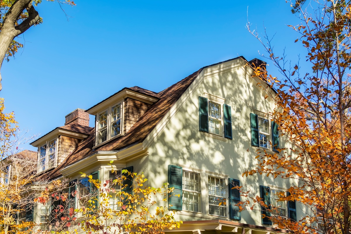 What Is Gambrel Roof? (Pros & Cons)